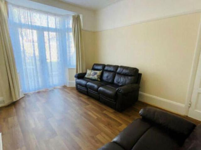 4 bedroom terraced house for rent in Kilgour Road, Honor Oak Park, London, SE23