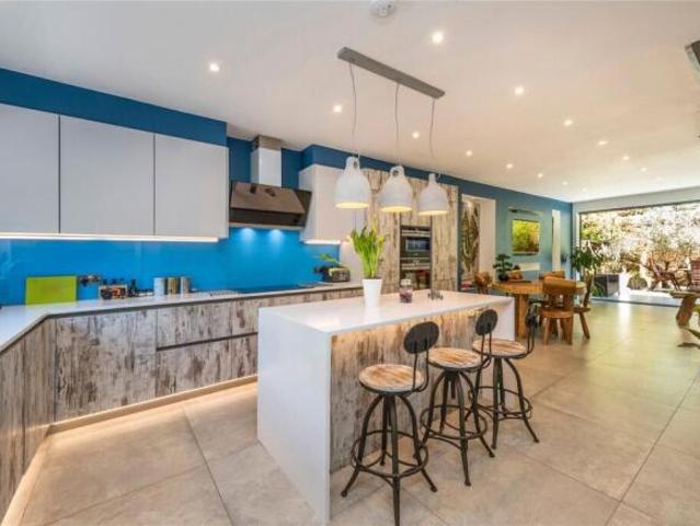 4 bedroom terraced house for rent in King George Square, Richmond, TW10
