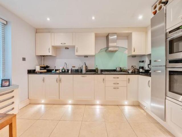 4 bedroom terraced house for rent in Kingston Hill Place, Kingston Upon Thames, KT2