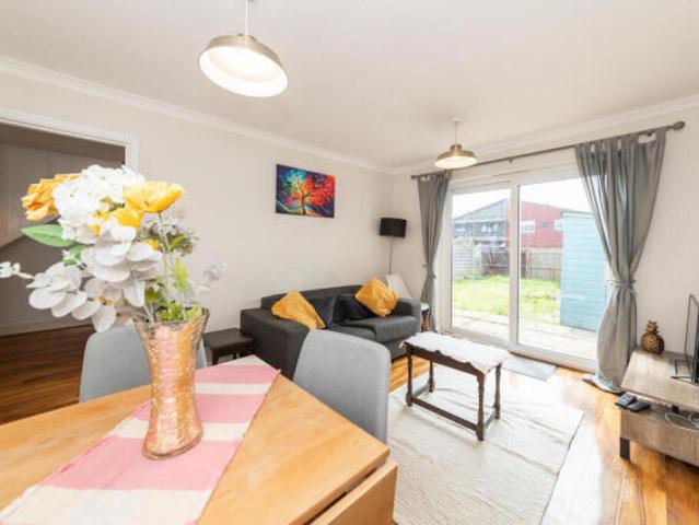 4 bedroom terraced house for rent in Kingsley Close, Reading, RG2