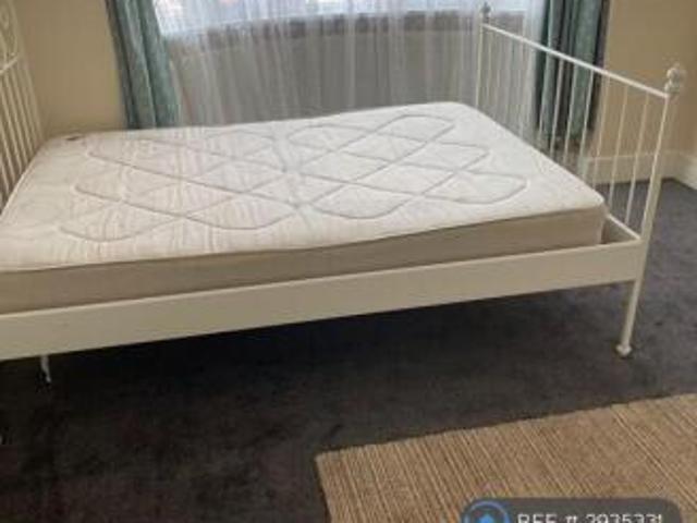 4 bedroom terraced house for rent in Holden Avenue, London, NW9