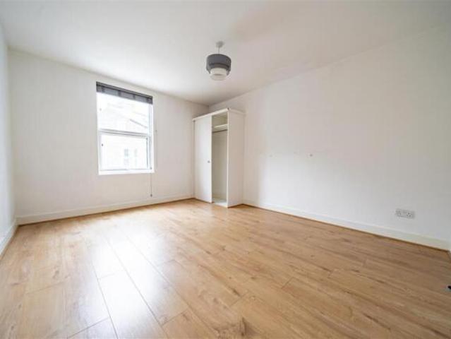 4 bedroom terraced house for rent in Holmewood Road, SW2