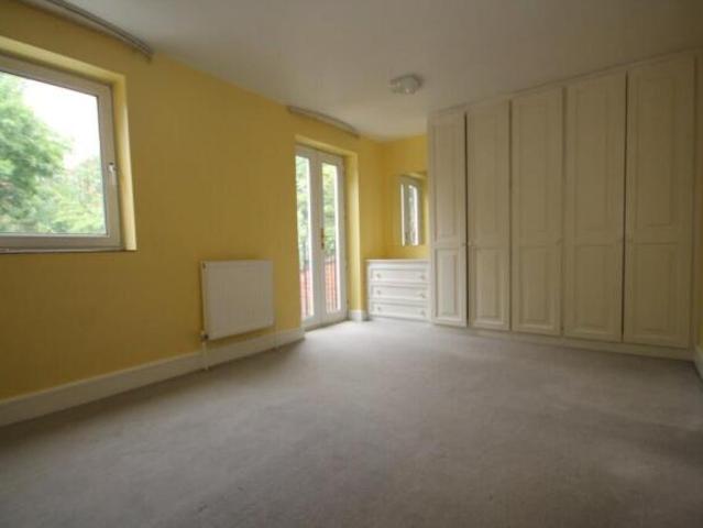 4 bedroom terraced house for rent in Honeyman Close, Brondesbury Park, NW6