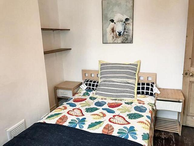 4 bedroom terraced house for rent in Hoskins Street, London, SE10