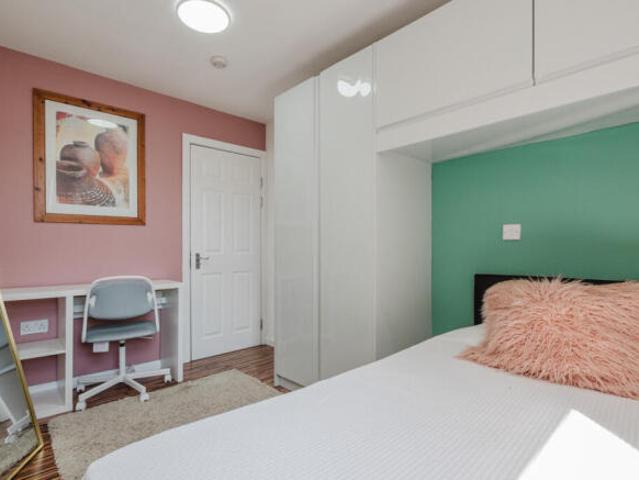 4 bedroom terraced house for rent in Haydn Avenue, M14 4DE, M14