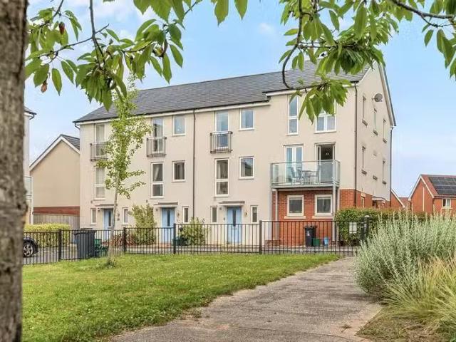 4 bedroom terraced house for rent in Hayes Square, Cranbrook.