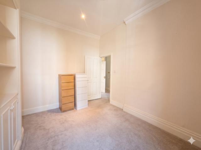 4 bedroom terraced house for rent in Hannell Road, London, SW6