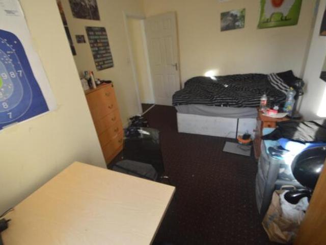 4 bedroom terraced house for rent in Harold Mount, Leeds, West Yorkshire, LS6