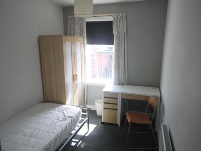 4 bedroom terraced house for rent in Harrow Road, Leicester, LE3