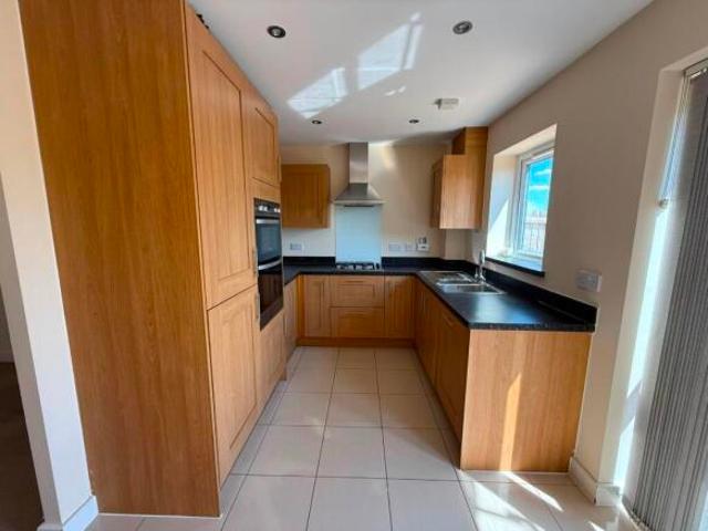 4 bedroom terraced house for rent in Hartley Avenue, Peterborough, PE1