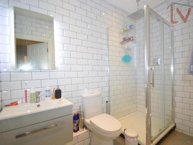 4 bedroom terraced house for rent in Hartley Crescent, Leeds, West Yorkshire, LS6