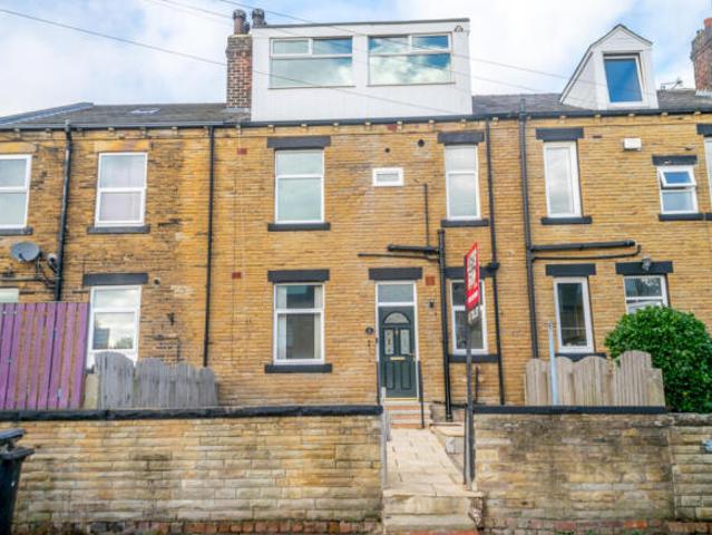 4 bedroom terraced house for rent in Hartley Place Morley Leeds, LS27