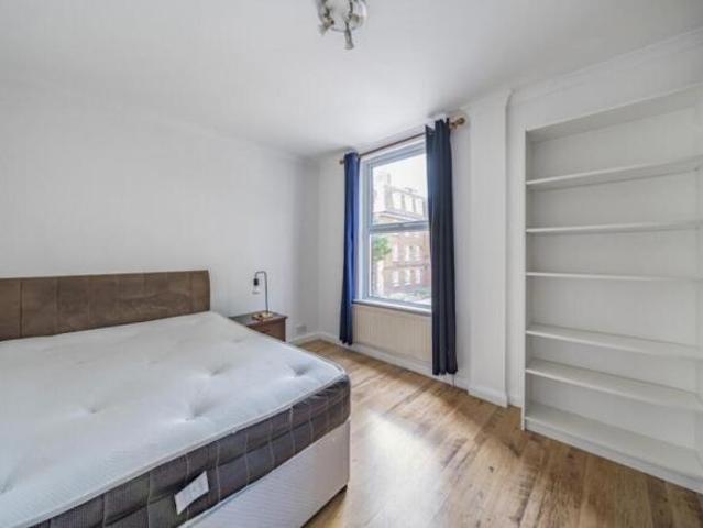 4 bedroom terraced house for rent in Haselrigge Road, Clapham, London, SW4