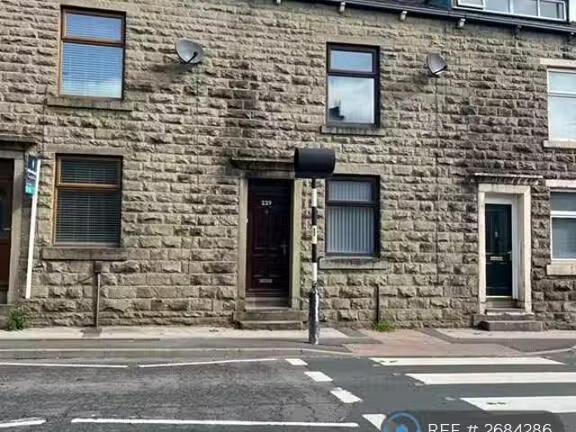 4 bedroom terraced house for rent in Haslingden Road, Rossenda.