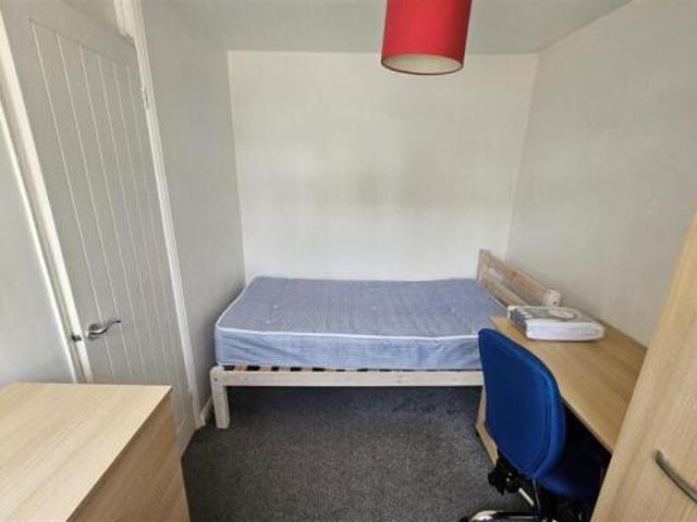4 bedroom terraced house for rent in Headcorn Drive, Canterbury, CT2