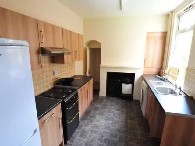 4 bedroom terraced house for rent in Hearsall Lane, Earlsdon.