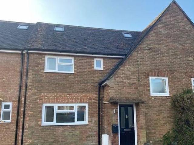 4 bedroom terraced house for rent in Heathfield Close Caddington LU1