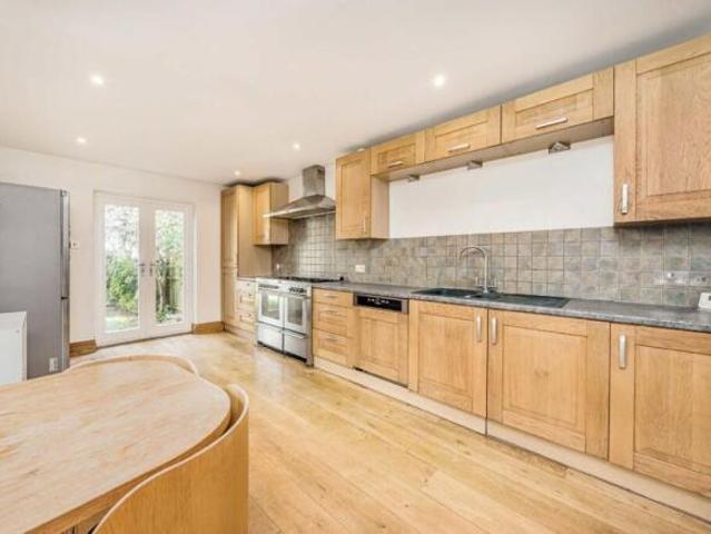 4 bedroom terraced house for rent in Helix Road, Brixton, SW2