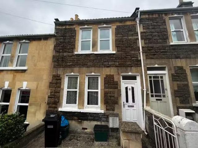 4 bedroom terraced house for rent in Herbert Road, Bath, Somer.