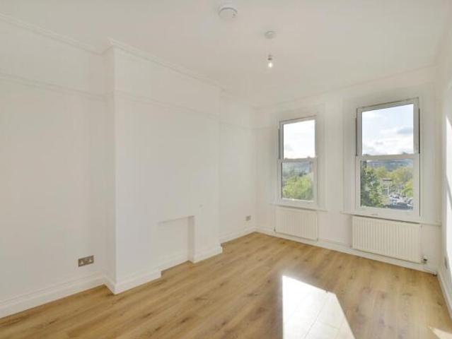4 bedroom terraced house for rent in Hermiston Avenue London N8