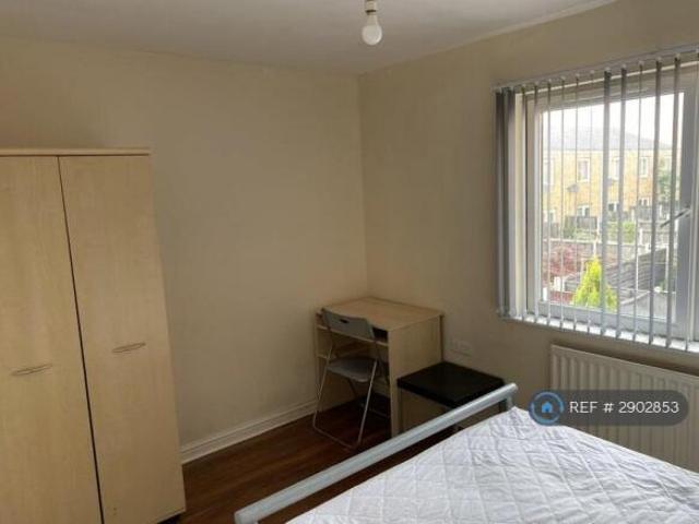 4 bedroom terraced house for rent in Hitchen St, Manchester, M13