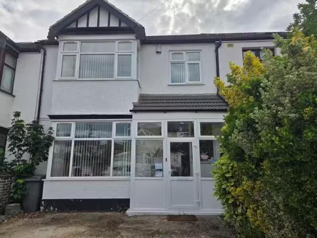 4 bedroom terraced house for rent in Highcliffe Gardens, Redbr.