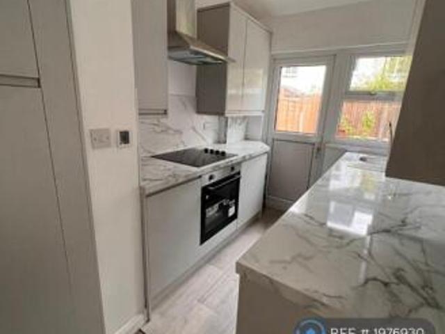 4 bedroom terraced house for rent in Hillbrook Road, London, SW17