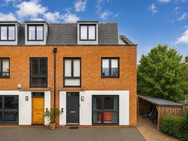 4 bedroom terraced house for rent in Hutton Mews, Putney, SW15
