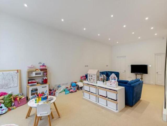 4 bedroom terraced house for rent in Hurlingham Road, Parsons Green, London, SW6