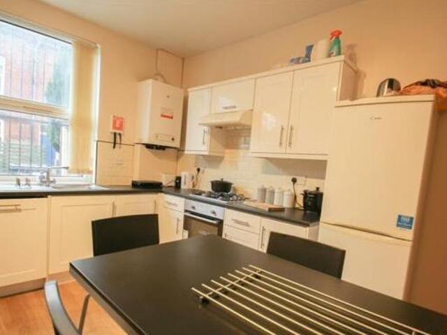 4 Bedroom Terraced House For Rent In Hyde Park, Leeds
