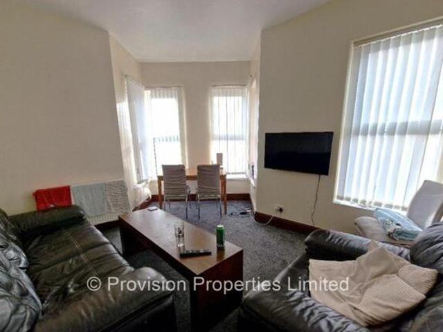4 Bedroom Terraced House For Rent In Hyde Park, Leeds