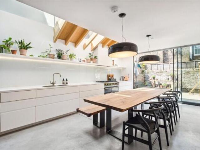 4 bedroom terraced house for rent in Ingelow Road, Clapham, SW8
