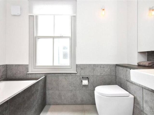 4 bedroom terraced house for rent in Ingersoll Road, London, W12
