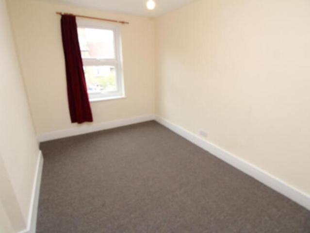 4 bedroom terraced house for rent in Ingledew Road, London, SE18