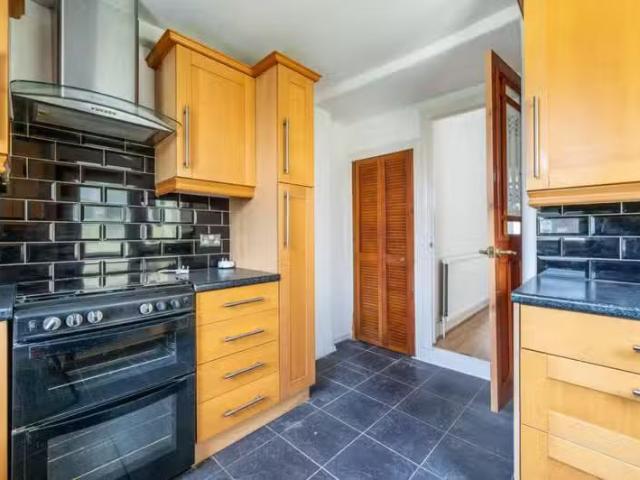 4 bedroom terraced house for rent in Ilford, Manor Park, Londo.