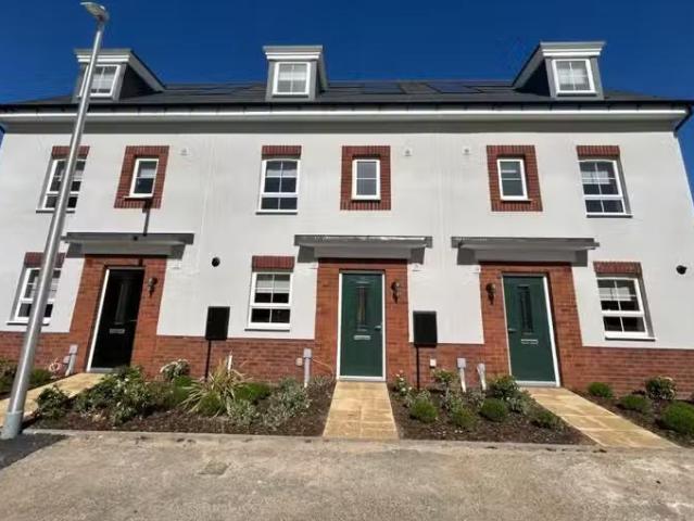 4 bedroom terraced house for rent in Jonquil Road, Rugby, Warw.