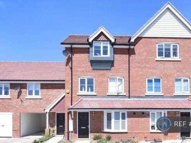 4 bedroom terraced house for rent in Jasmine Square Reading RG5