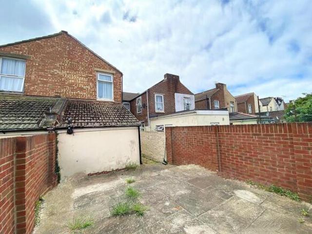 4 bedroom terraced house for rent in Jessie Road, Southsea, PO4