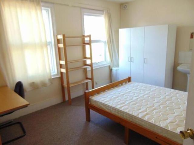 4 bedroom terraced house for rent in Junction Road, Reading, Berkshire, RG1