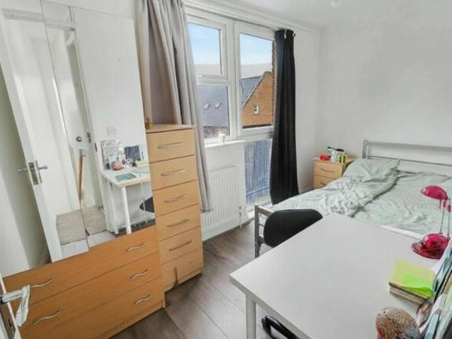 4 bedroom terraced house for rent in Jupiter Way, London, N7