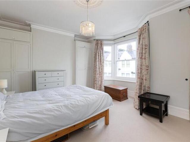 4 bedroom terraced house for rent in Oakhill Road, London, SW15