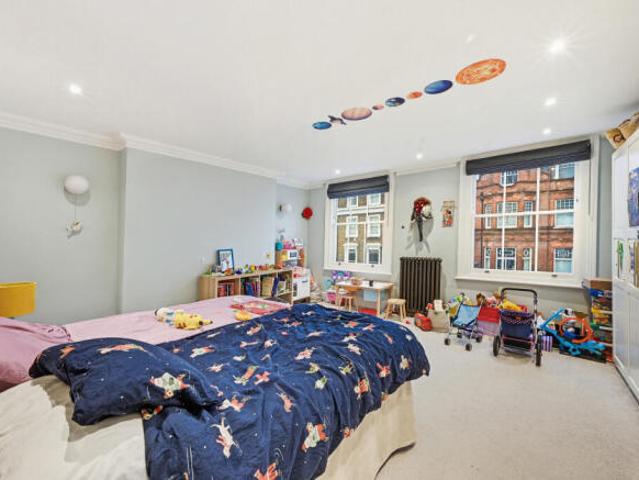 4 bedroom terraced house for rent in Oakley Street, London, SW3
