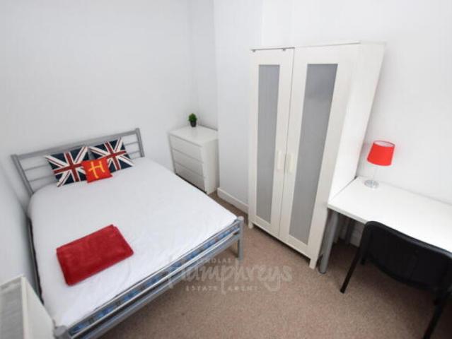4 bedroom terraced house for rent in Oakley Street, Northampton, NN1