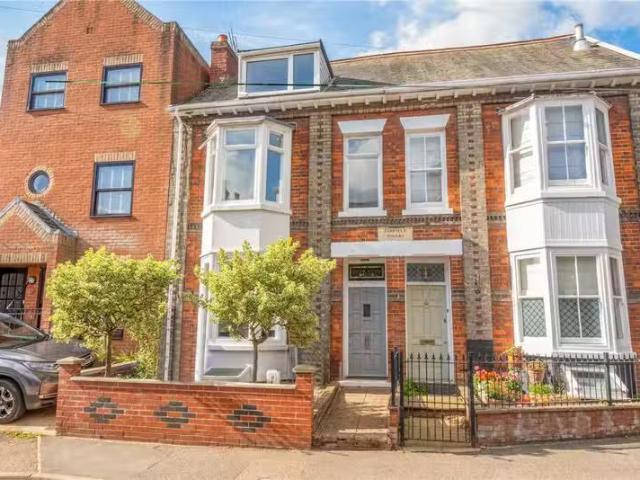 4 bedroom terraced house for rent in Orchard Street, Bury St..