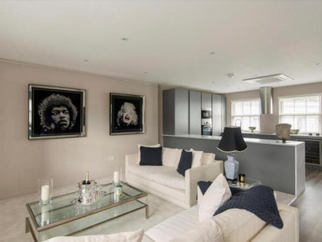 4 bedroom terraced house for rent in Osten Mews, London, SW7