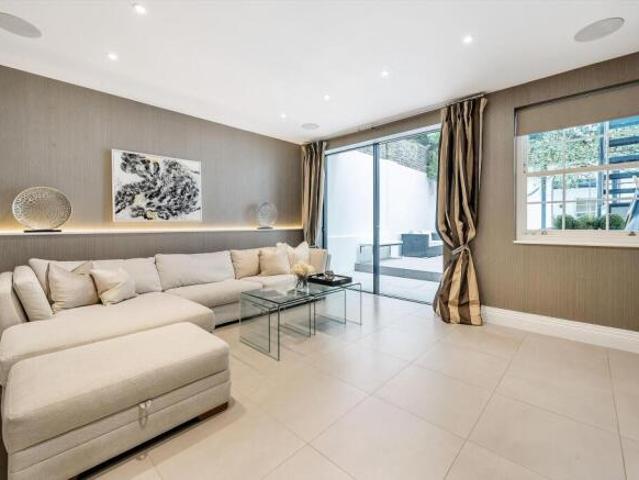 4 bedroom terraced house for rent in Lower Belgrave Street, Belgravia, London, SW1W