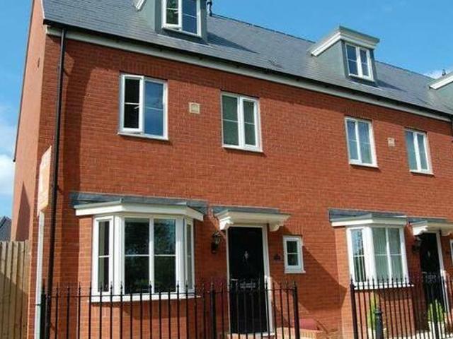 4 bedroom terraced house for rent in Longhorn Avenue Gloucester GL1