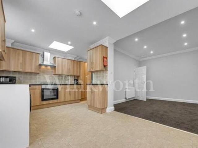 4 Bedroom Terraced House For Rent In London