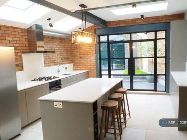 4 Bedroom Terraced House For Rent In London