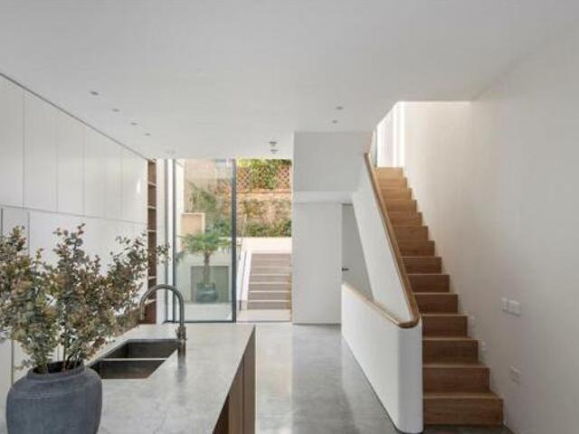 4 Bedroom Terraced House For Rent In London